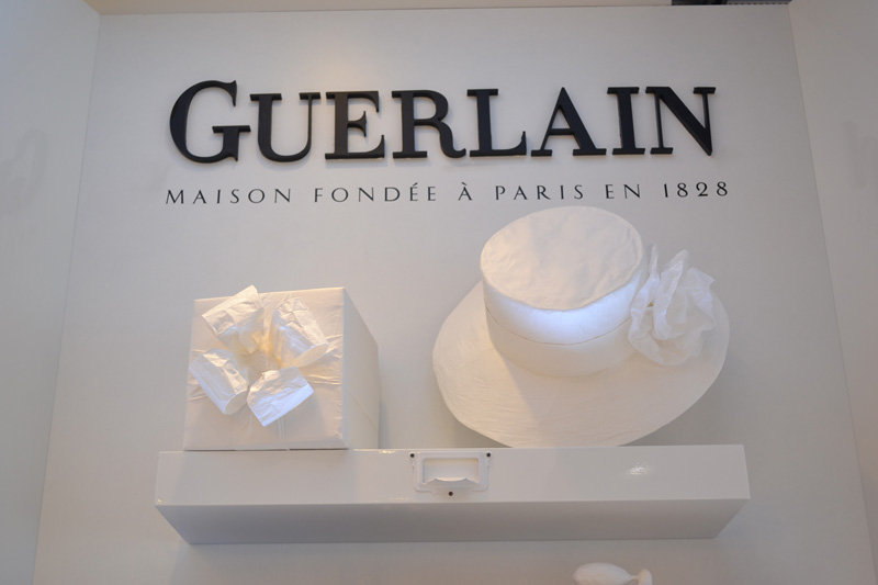 Réalisations en papier de soie pour Guerlain par Maryse Dugois, artiste ...